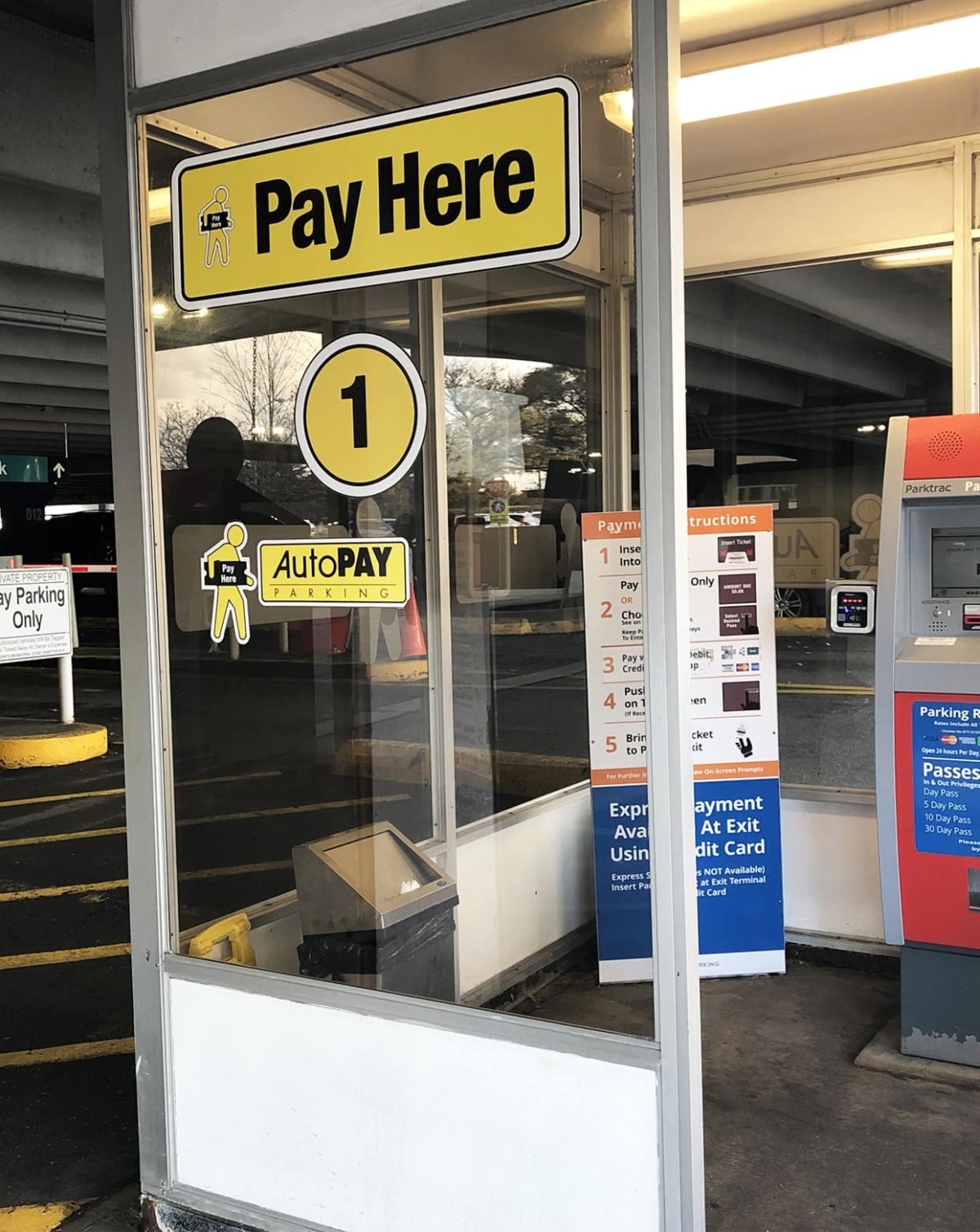 MONEXgroup - Unattended Payment System - Tap and Park